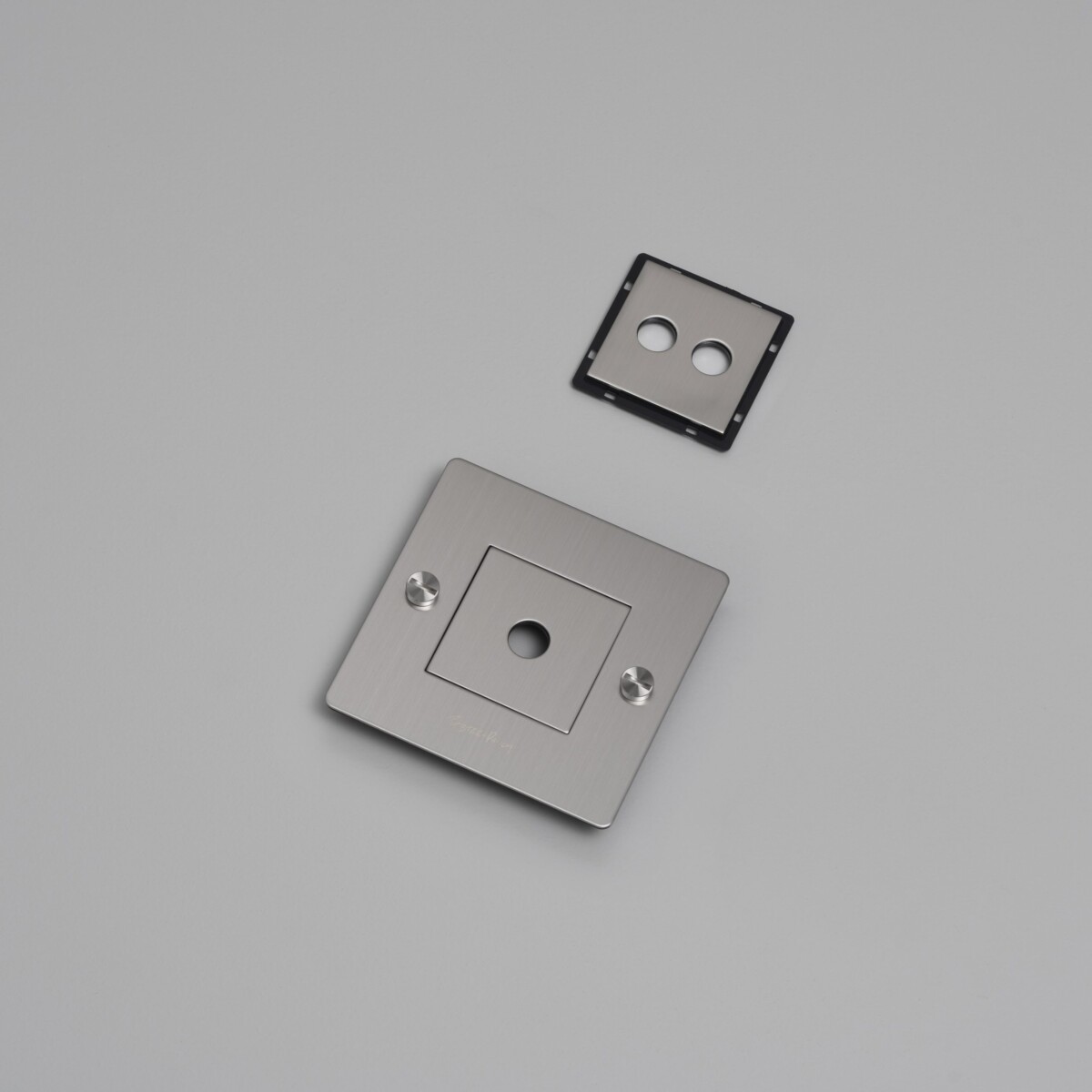 EU 1G Wall Plate / Horizontal / with Infills – Colquhoun's
