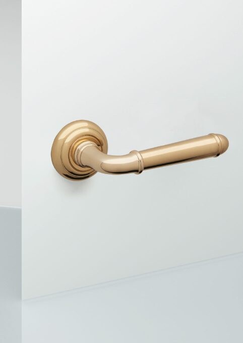 Hartu Lever Handle on Round Rose - Colquhoun's